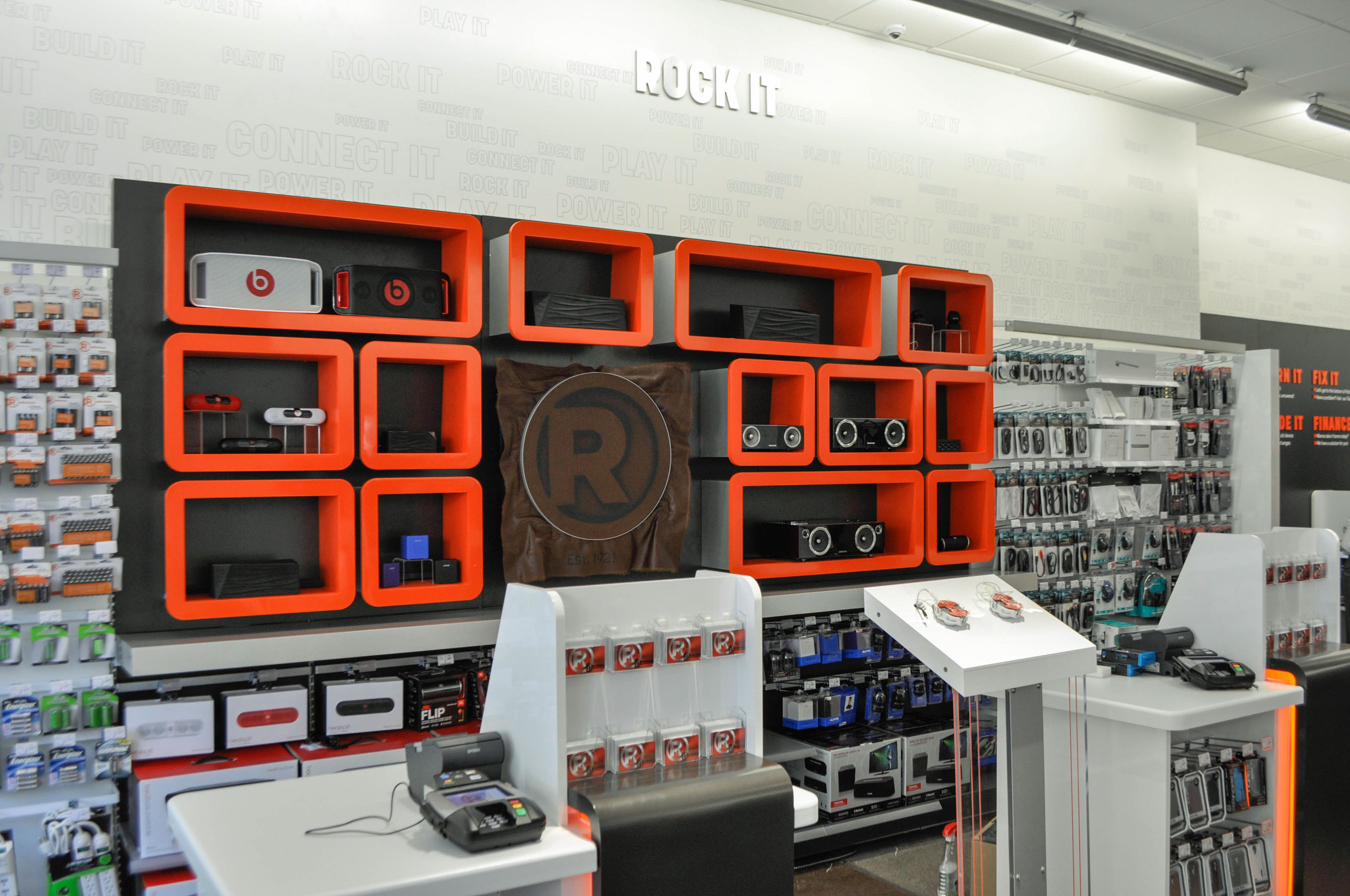 RadioShack unveiled new logo with new concept store